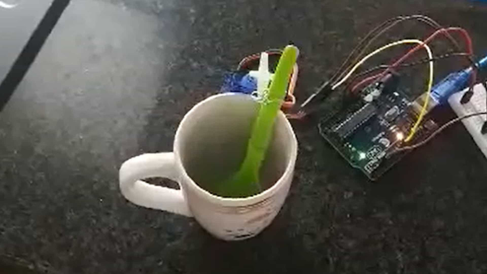 Student develops useless gadget - Buzz Videos