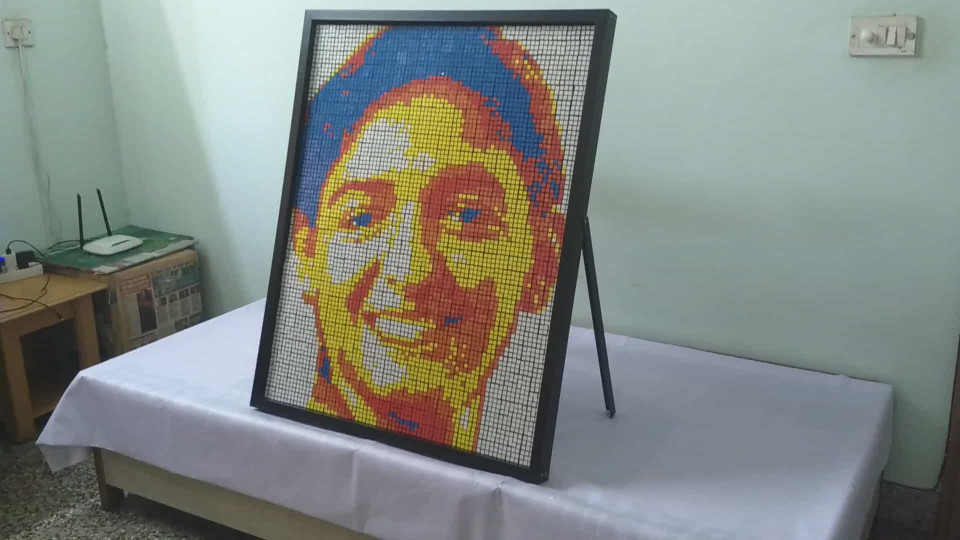 Artist creates portrait using 720 Rubik's Cubes - Buzz Videos