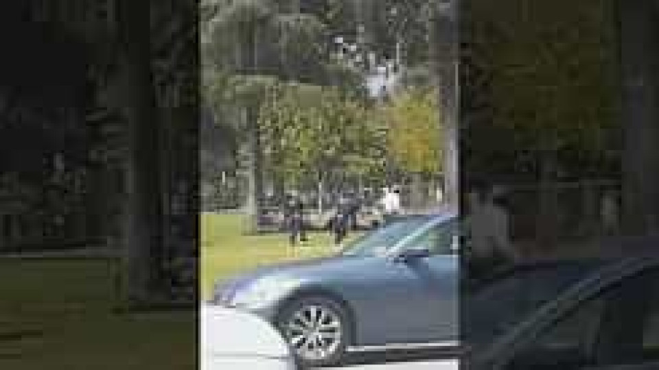 Man Manages to Sidestep Pack of Police - Buzz Videos