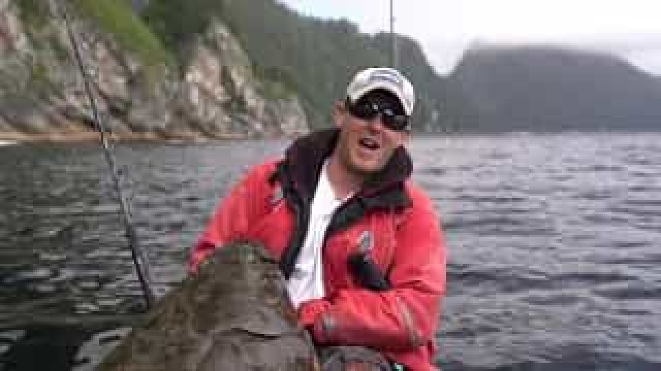 Massive Halibut Caught by Kayak Angler in Alaska - Buzz Videos