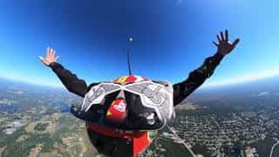 Skydiver Double Parachute Malfunction - Buzz Videos