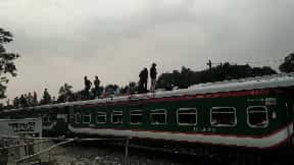 Most Crowded Train In The World - Buzz Videos