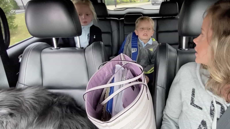 Aunt Pranks Kids With Scream Mask - Buzz Videos