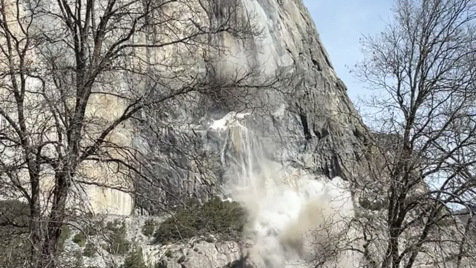 El Capitan Rockfall at Yosemite National Park - Buzz Videos