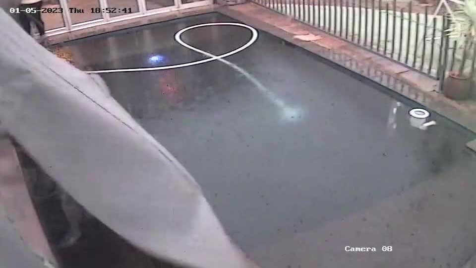 Woman Falls Backwards Into Pool - Buzz Videos