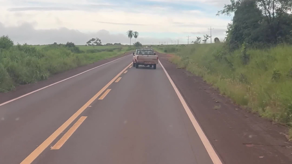 Pickup Looks Like It's Driving Sideways - Buzz Videos