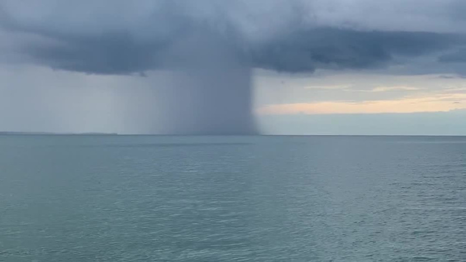 Storm Cells Sits On Lake Simcoe - Buzz Videos