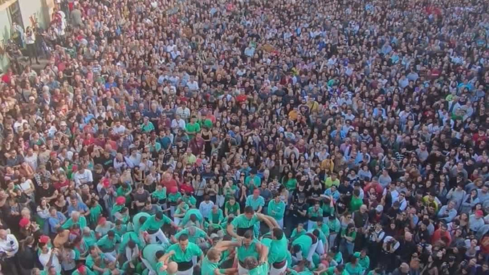 World's First '9 de 9' Human Tower - Buzz Videos