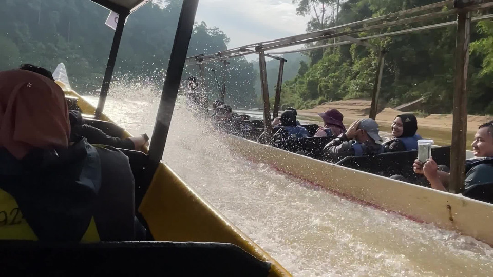 Getting Drenched by Another Boat - Buzz Videos